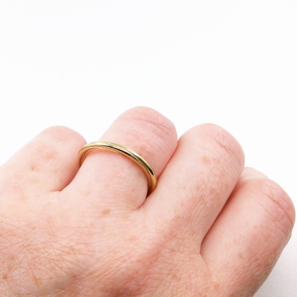 Wedding Band in 18ct Gold - Twist Continuum Ring - alicegowdesigns.com